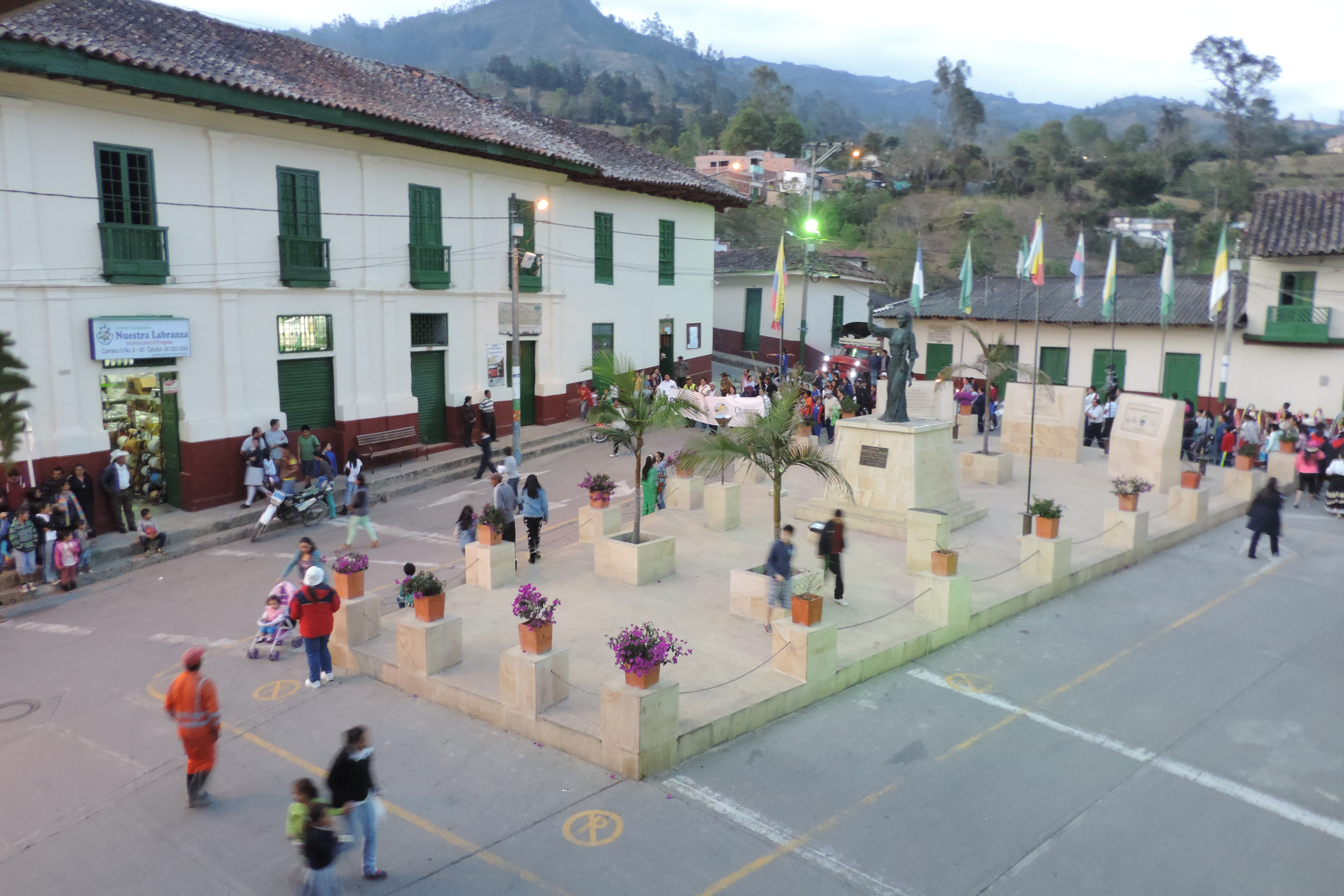 MACHETÁ EN SU RUTA DE COLORES - Primicia Diario