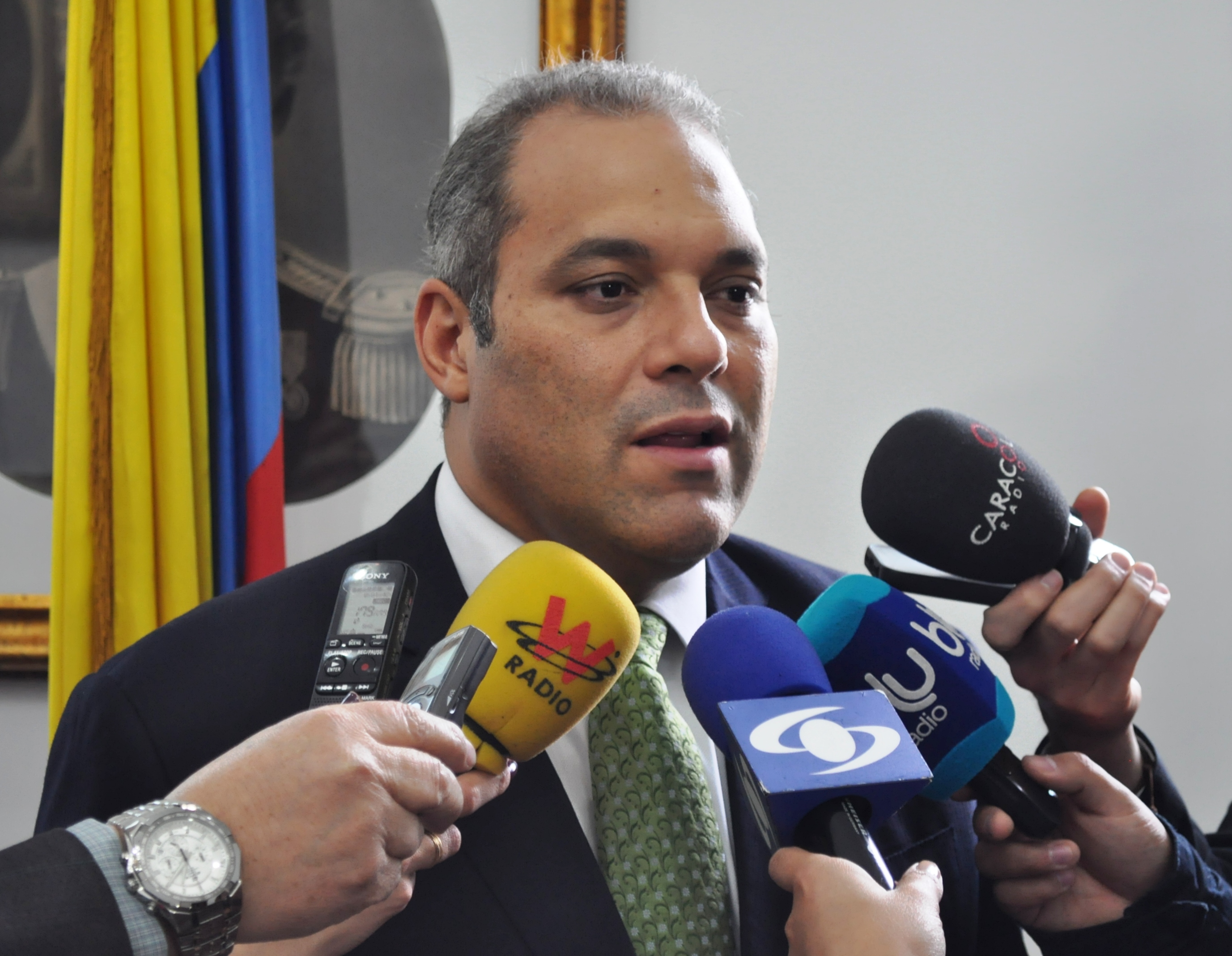 Columnista: NO HAY FÓRMULA MÁGICA, PERO TENEMOS QUE FIRMAR LA PAZ O ...